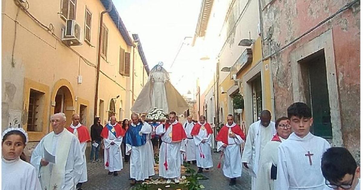 Oggi l’infiorata dedicata alla Madonna della parrocchia Santa Maria ...